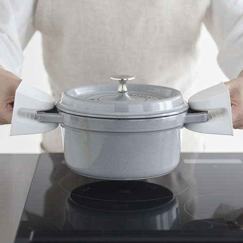 Yamazaki Tower Magnetic Silicone Oven Mitts | Temple & Webster