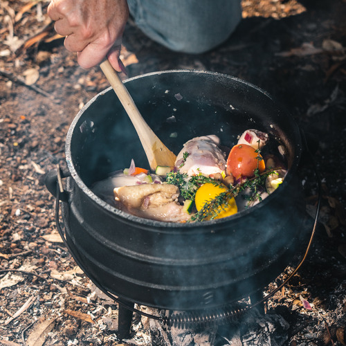 8L Cast Iron Potjie Pot | Temple & Webster