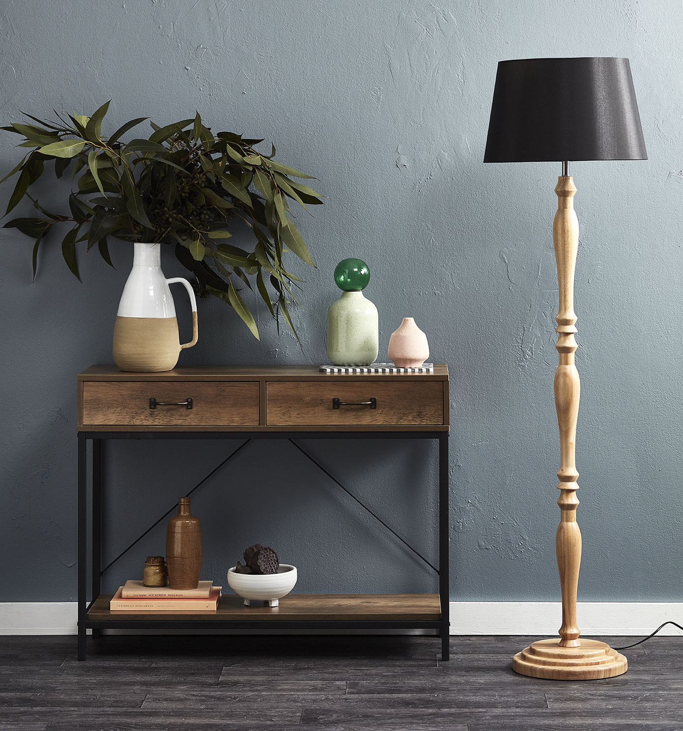 Colonial Hallway room ideas. Hallway Console & Lighting. By Temple ...