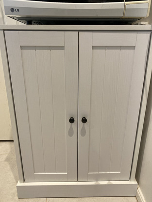 In Home Furniture Style White Hamptons Double Door Cupboard | Temple ...